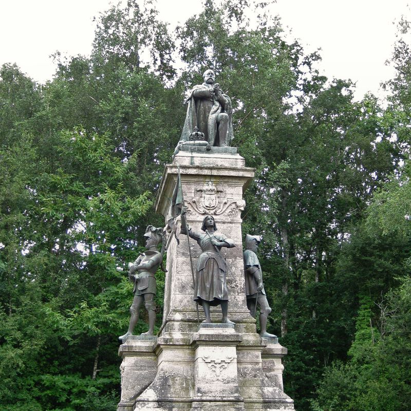Monument au comte de Chambord - Monument historique à Sainte-Anne-d ...