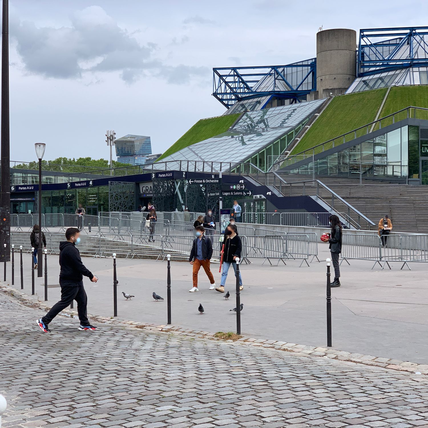 Esplanade Johnny-Hallyday - Place publique dans le quartier de Bercy ...