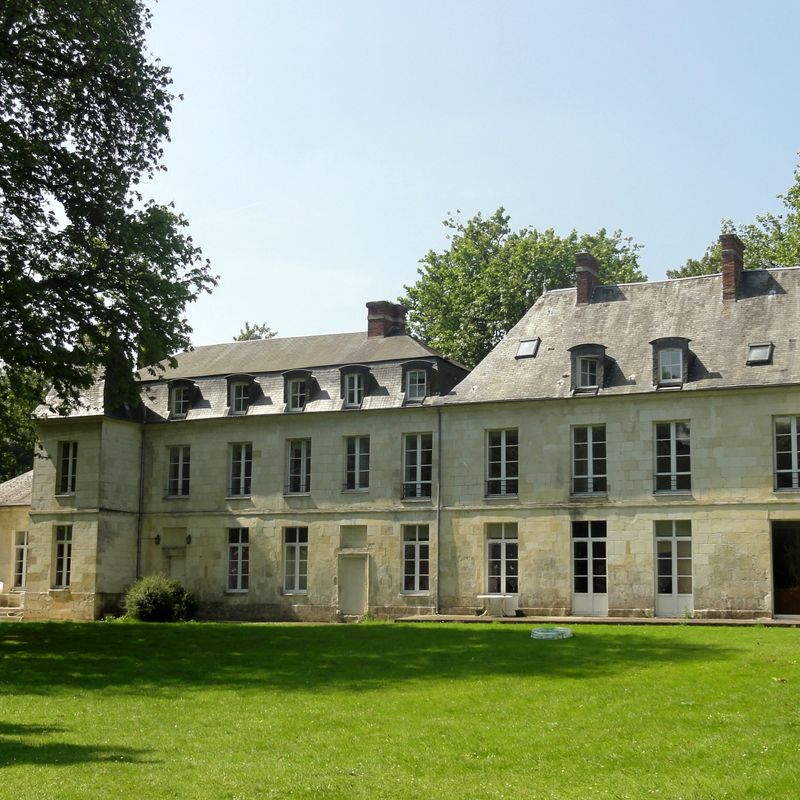 Château de Ravenel - Château médiéval à Ravenel, France.