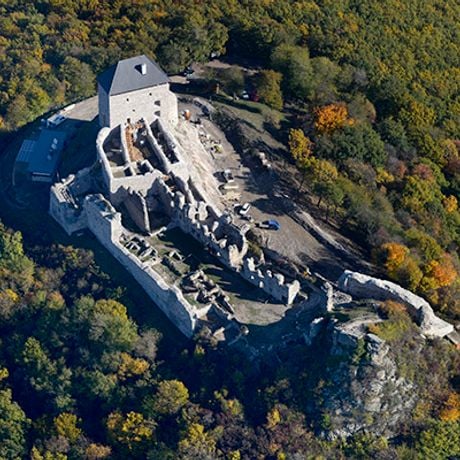 Castle of Füzér - Château médiéval dans les montagnes de Zemplén ...