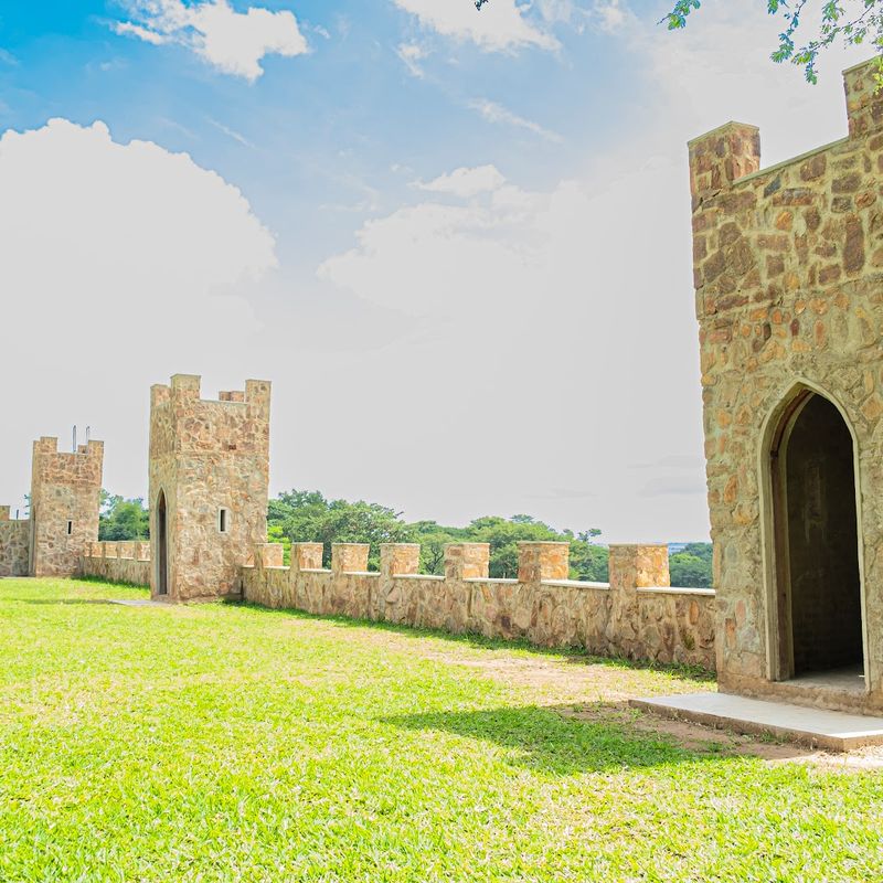 Kumbali Castle Gardens - Ensemble château et jardins à Lilongwe, Malawi.