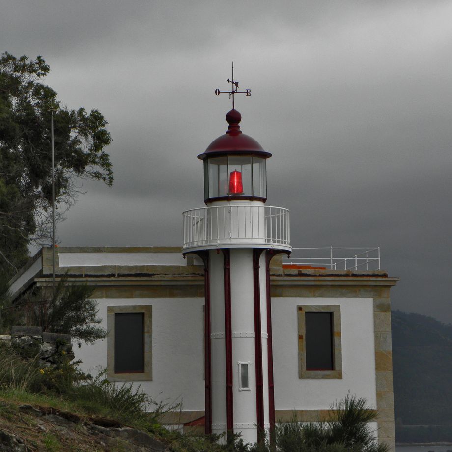Faro de Punta Insua - Coastal lighthouse in Lariño, Spain