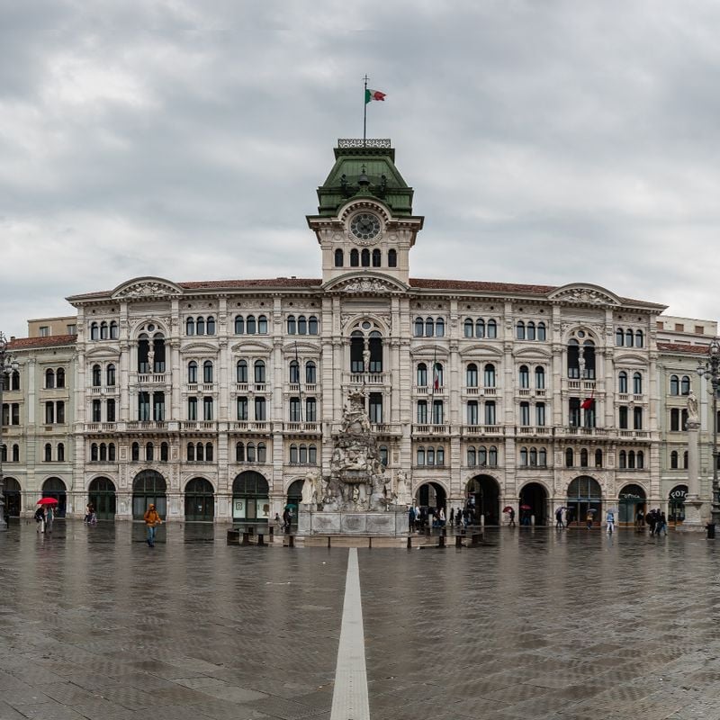 Piazza dell'Unità d'Italia - Place principale au bord de mer à Trieste ...