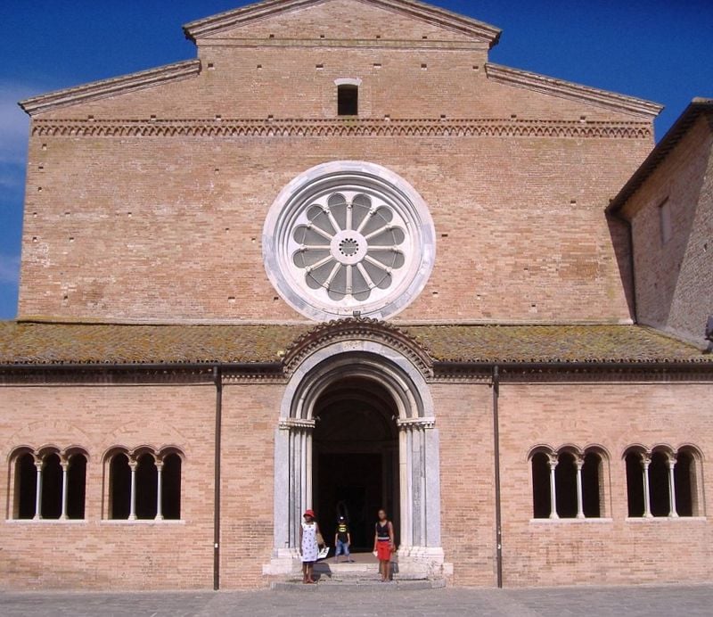 Abbaye de Chiaravalle di Fiastra - Abbaye cistercienne à Tolentino, Italie