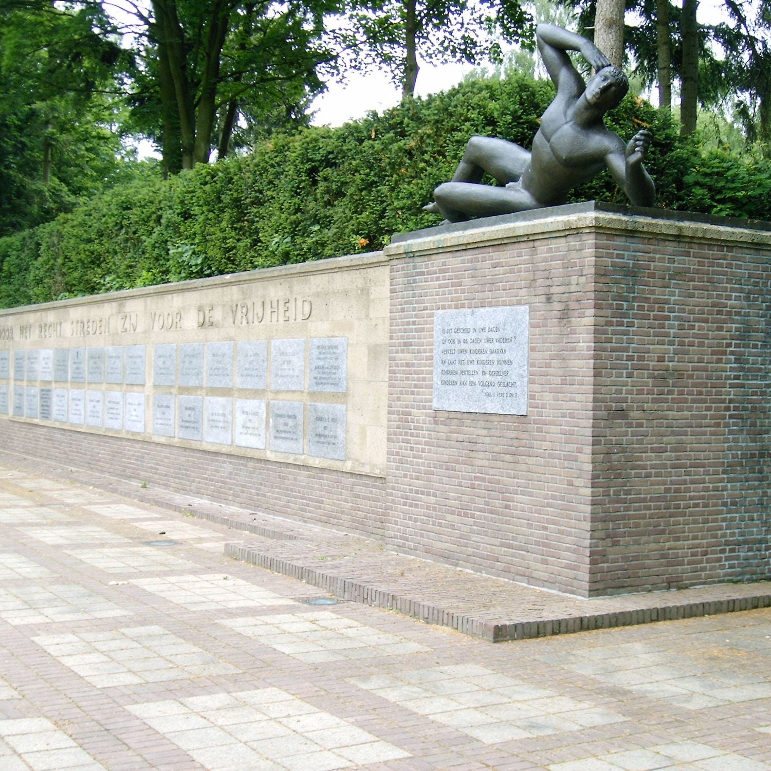 Ede Memorial Cemetery - Cementerio conmemorativo y mausoleo en Ede ...