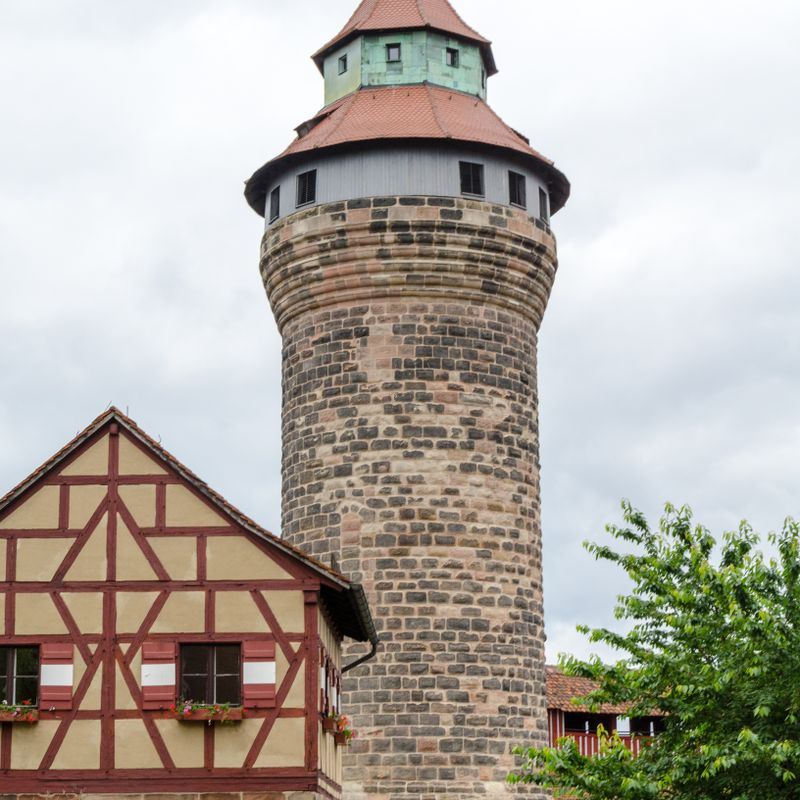 Sinwell Tower - Tour cylindrique au Château Impérial, Nuremberg, Allemagne