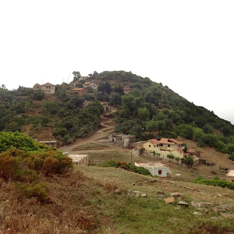 Larbaâ Nath Irathen - Ville montagneuse dans la province de Tizi Ouzou ...