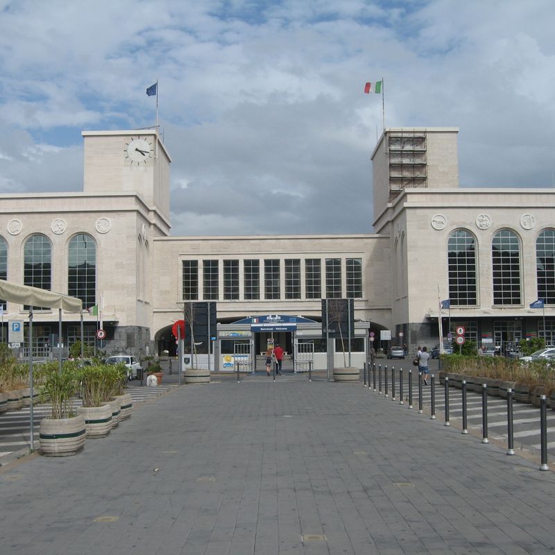 Gare maritime de Naples - Terminal maritime à Place Municipio, Naples ...